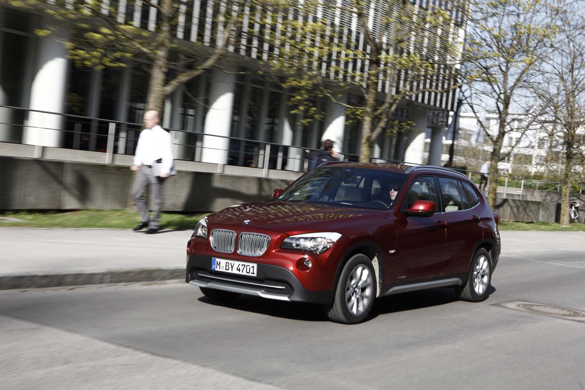 The 2023 BMW X1 xDrive 28i Is a Sports Car Masquerading as a Small ...