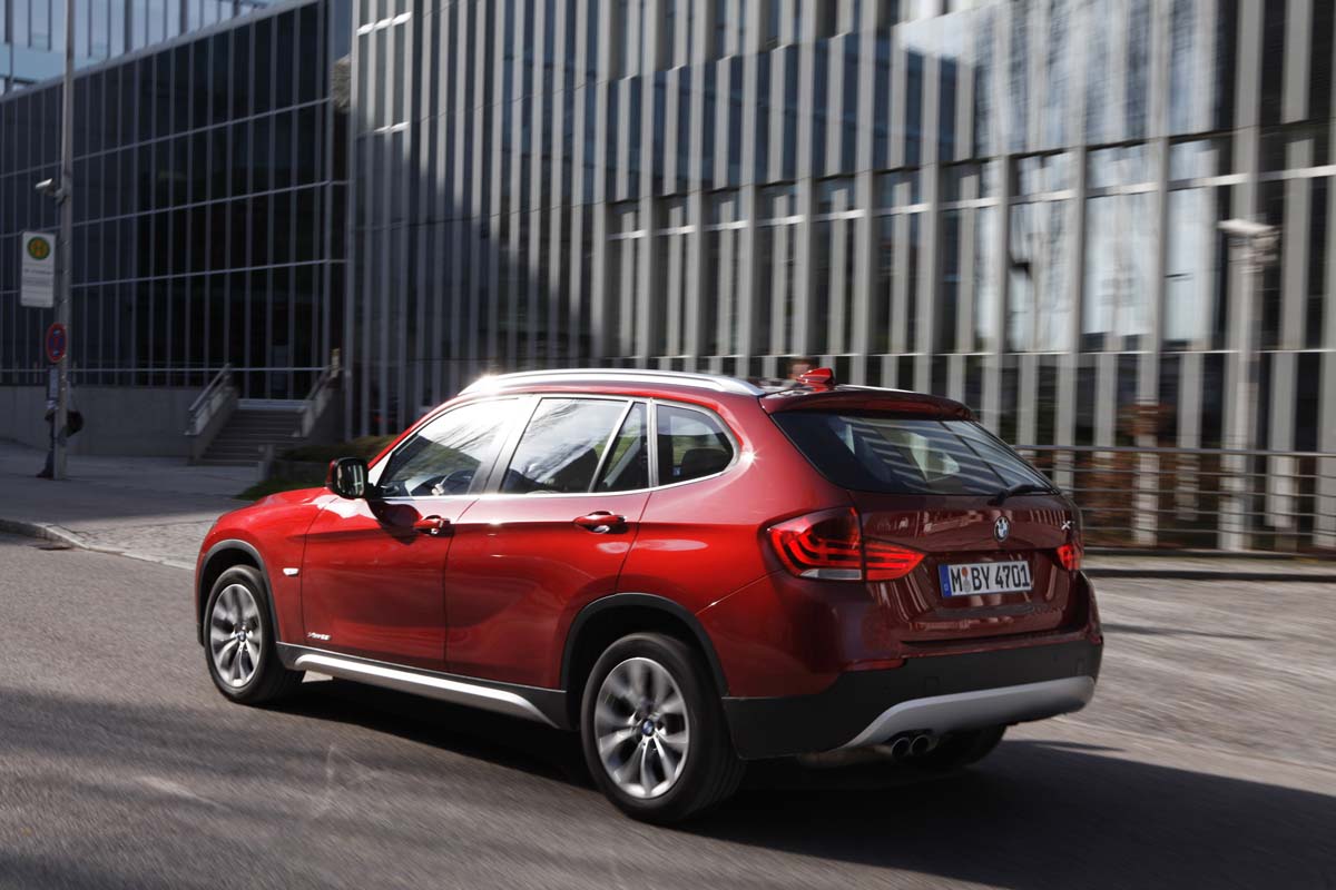 The 2023 BMW X1 xDrive 28i Is a Sports Car Masquerading as a Small ...